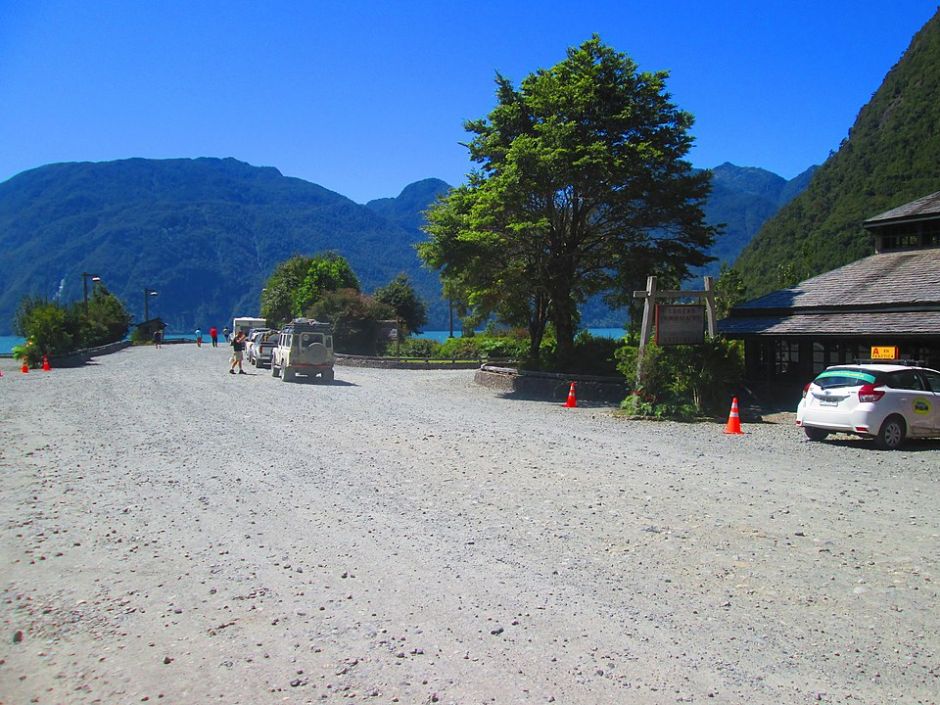 Caleta Gonzalo, Guia de la Carretera Austral