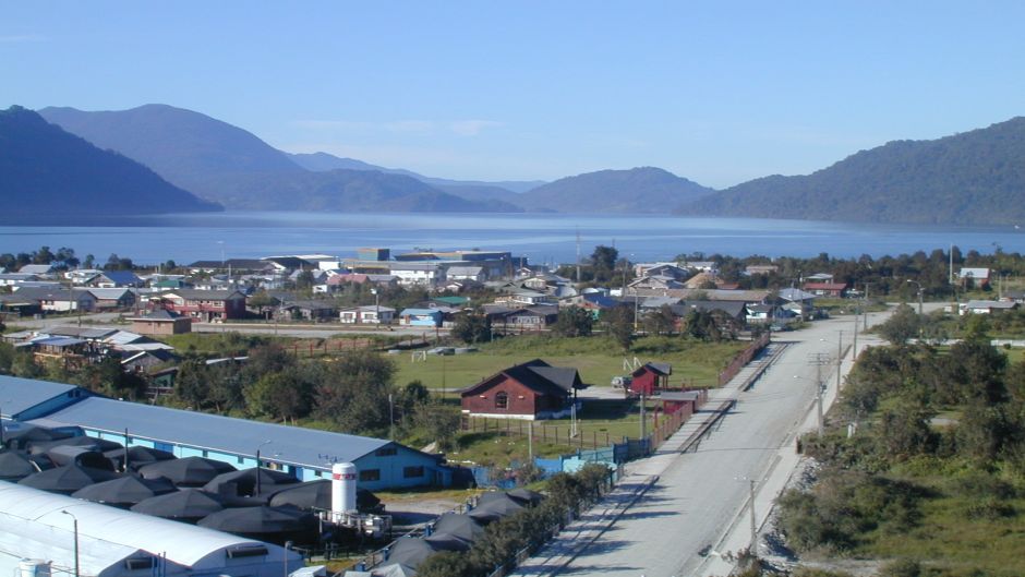 Hornopiren, Ciudad de Hornopiren, Carretera Austral